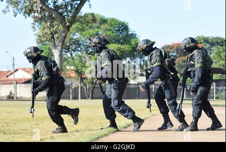 Commandos with the Brazilian Marine Corps Special Operations Battalion ...