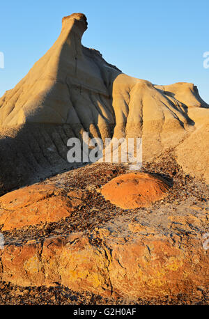 Eroded land formations at Dinosaur Provincial Park, Alberta, Canada ...