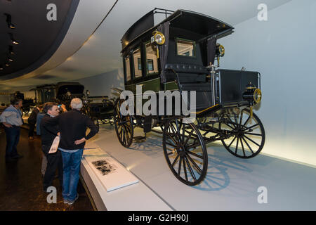 Benz Omnibus (1895), Mercedes Museum, Stuttgarts most visited museum is ...
