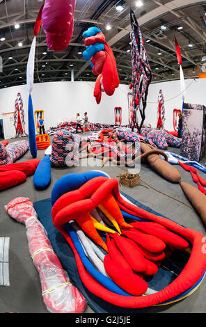 Visitors to the Museum of Modern Art watch a woman performing ...