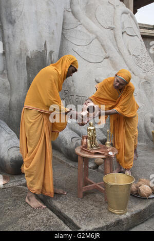 Jain priests performing religious rituals to Bahubali, also known as ...