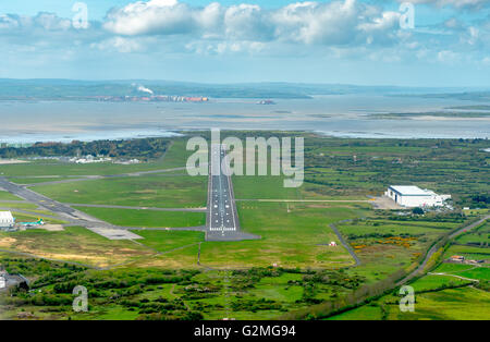 Runway, airport, Shannon Airport, County Clare, Ireland, United Kingdom ...
