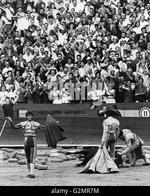 Bullfighter Manuel Benítez El Cordobés poses during the celebration of ...