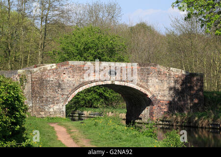 Brick foot bridge over the Staffordshire and Worcestershire Canal ...