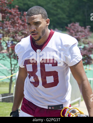Washington Redskins tight end Jordan Reed (86) runs the ball against ...