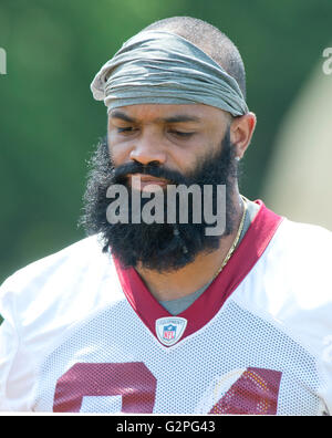 Washington Redskins tight end Niles Paul (84) smiles as he leaves the ...