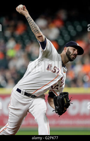 Houston Astros starting pitcher Mike Burrows delivers to Pittsburgh ...