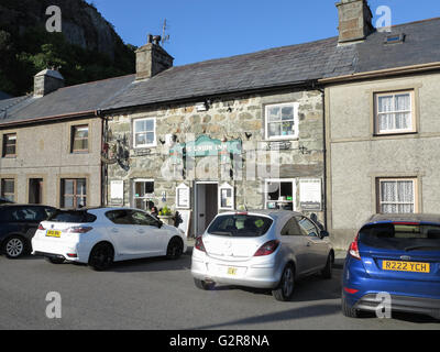 The Union Inn, Market Square, Tremadog, Gwynedd Stock Photo - Alamy