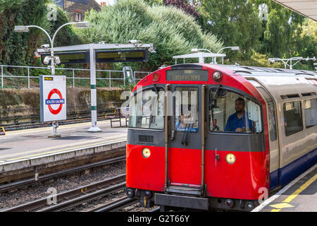 London underground tube train drivers cabin Stock Photo - Alamy