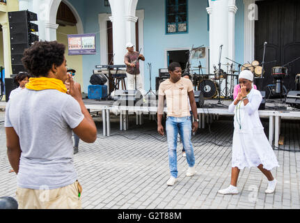 Group of performers in an essay of a theatrical play outdoor. La Habana ...
