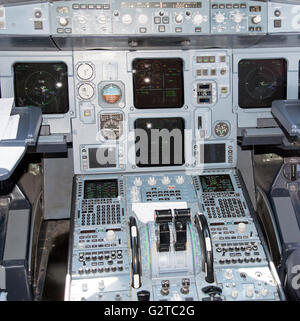 AIRBUS A320 FLIGHTDECK Instrumentation on the flight deck of a Airbus ...