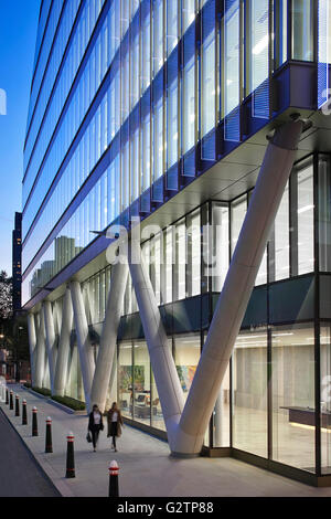 V-form truss of ground floor facade. Moorgate Exchange, London, United ...