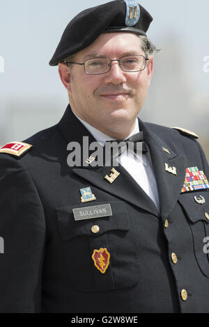 Missouri Army National Guard engineers of the 220th Engineer Company ...