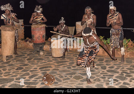 Traditional Zimbabwean Dancers Stock Photo - Alamy