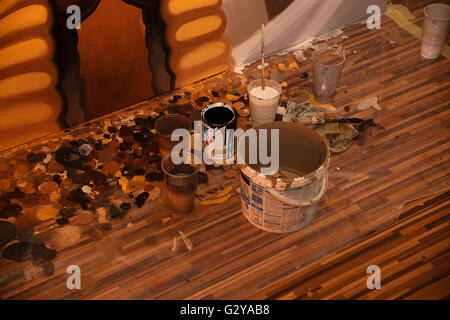 Painting atelier and clutter on the table Stock Photo - Alamy