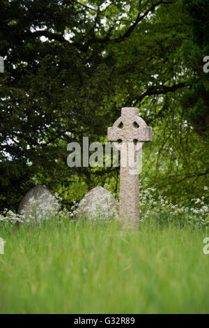 Cross headstone in Sherborne cemetery, Cotswolds, Sherborne ...