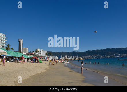 Acapulco Beach scene with vacationers. Acapulco, Mexico Stock Photo - Alamy