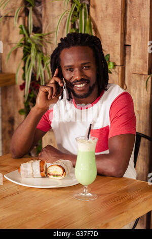 Man eating while on the phone Stock Photo - Alamy