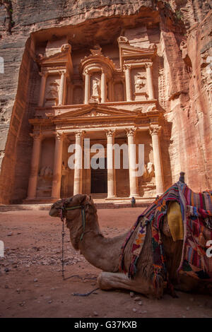 PETRA inside the AL KHAZNEH the treasury at the end of the SIQ rose ...