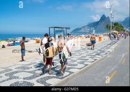 People walking along the sidewalk at Ipanema Beach, Rio de Janeiro ...