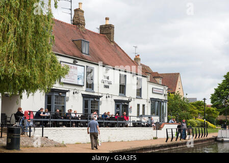 The Cutter Inn and Riverside restaurant on the river Great Ouse Ely ...