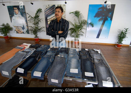 BANGLADESH , Dhaka, apparel industry, Beximco textile factory produce ...