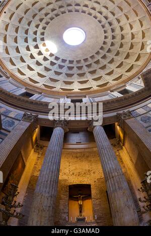 Coffered ceiling, dome of Pantheon, oculus, Rome, Lazio, Italy Stock ...