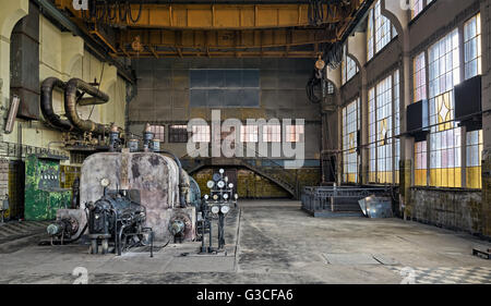 Abandoned empty old factory workshop interior with roof light Stock ...