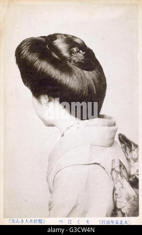 Geisha hairstyle viewed from rear - Japan Stock Photo - Alamy