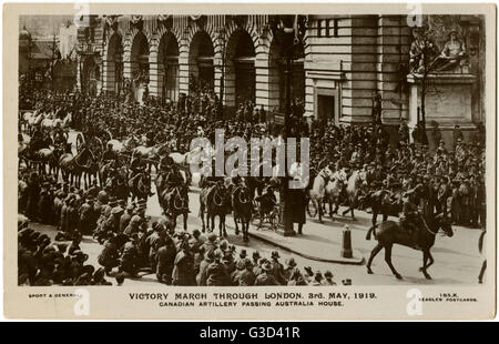 WW1 - The Great Victory March - passing Wellington Arch Stock Photo - Alamy