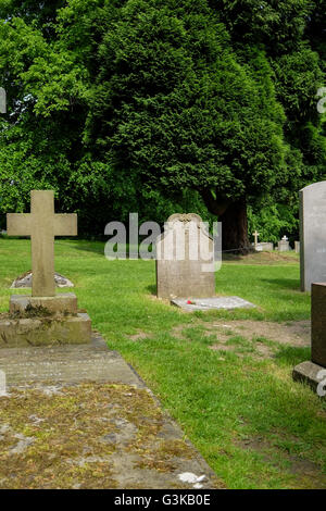 Kathleen Kennedy grave at St Peter's Church in Edensor Derbyshire Stock ...