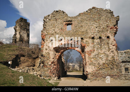 Ruins of Saris castle inner castle Stock Photo - Alamy