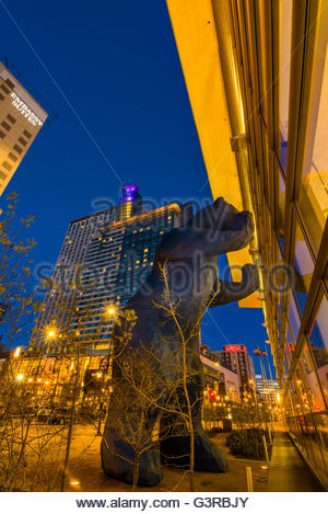 Denver, Colorado, the Big Blue Bear sculpture by Lawrence Argent at ...