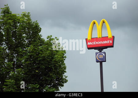 McDonald's restaurant open 24 hours a day underneath the Empire State ...