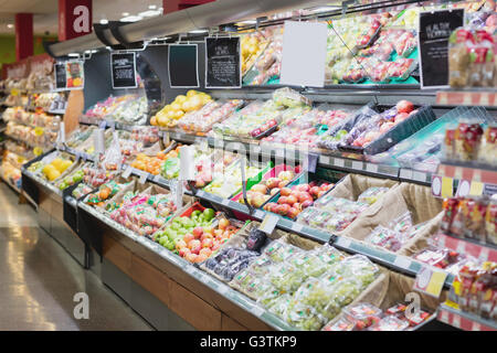 Side view of supermarket shelves Stock Photo - Alamy