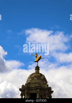 The Golden Ballerina Anna Pavlova on top of th Victoria Palace Theater in London Stock Photo - Alamy