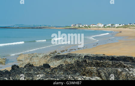 View of Broad Beach, Rhosneigr, Anglesey Stock Photo - Alamy