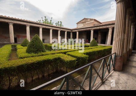 House of Menander garden, Pompeii Stock Photo - Alamy
