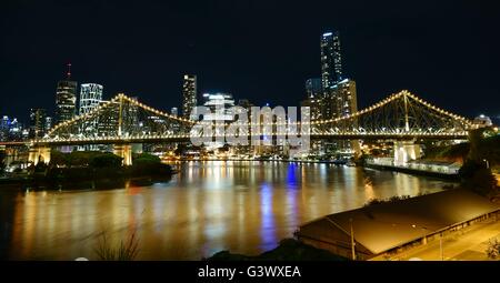 Story Bridge Brisbane Australia. Lighten up in green lighting with ...