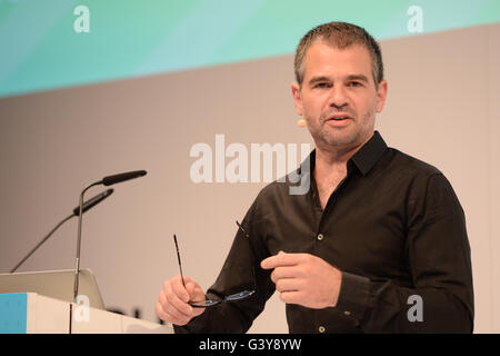 MUNICH/GERMANY - JUNE 16: Assaf Biderman (MIT) gestures speaking ...