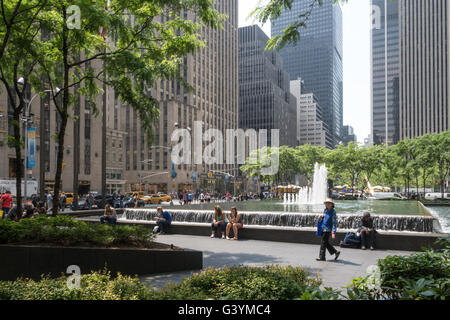 Reflecting Pool and Fountains, Rockefeller Center, NYC Stock Photo - Alamy