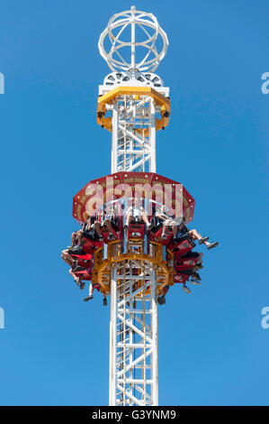 'Hair Raiser' freefall drop tower ride, Luna Park Sydney, Milsons Point ...