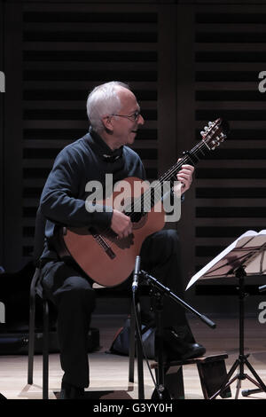 JOHN WILLIAMS UK classical guitarist Stock Photo - Alamy