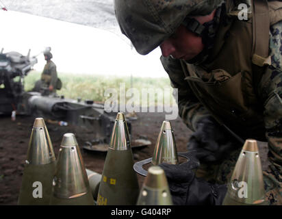Shell of a Howitzer 155mm cannon Stock Photo - Alamy