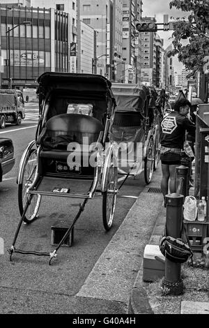 Asakusa Tokyo Japan Taxi Black Stock Photo - Alamy
