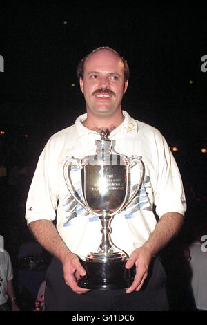 WORLD MATCHPLAY DARTS. LARRY BUTLER, USA Stock Photo - Alamy