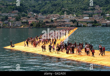 Paratico, Italy. 18th June, 2016. Visitors walk across floating piers ...