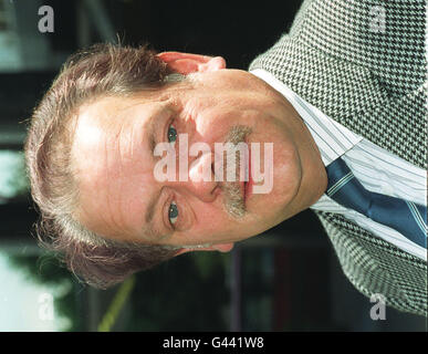 Actor David Jason who plays Del boy in "Only Fools and Horses ...