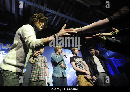 Boyband One Direction attend the premier of the Pokemon Black Version ...