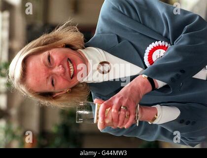 Newly-crowned DHL 1996 Boss of the Year Isabel Sutcliffe (l) enjoys a ...
